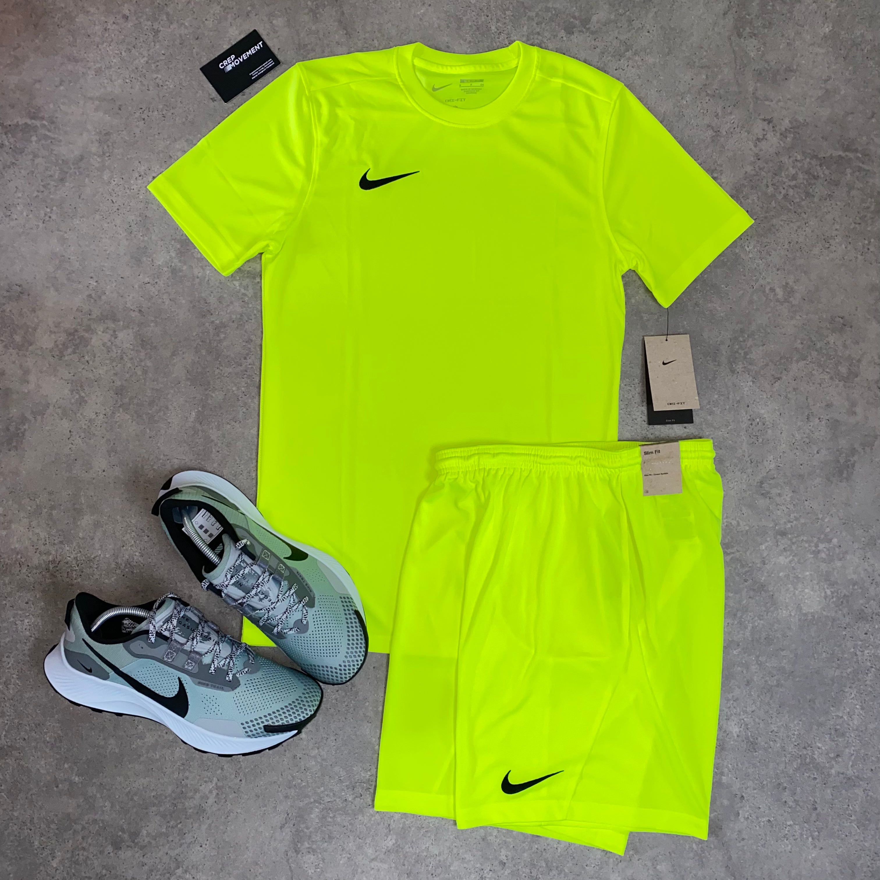 NIKE LOGO ESSENTIAL SET - VOLT